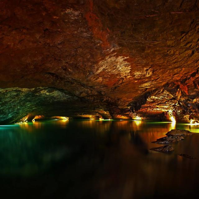 underground lake in sweetwater tennessee