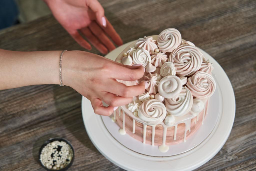 Basic Cake Decorating Techniques | Cooking Class at DelecTable ...