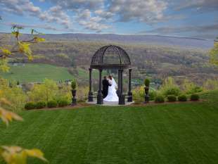 Poconos Honeymoon | Romantic Honeymoon Resorts & Activities