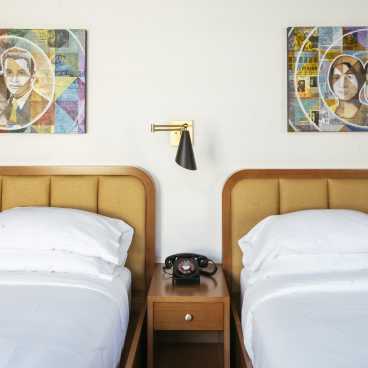 Dew Drop Inn Hotel & Lounge