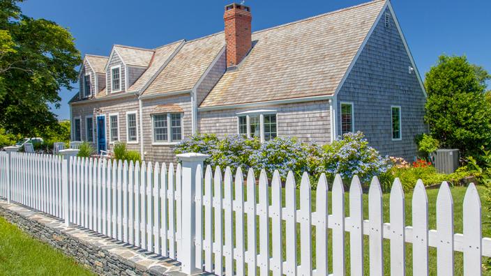 Cape Cod Styled Wall With Fence And Landscape Cape Cod Style Doors
