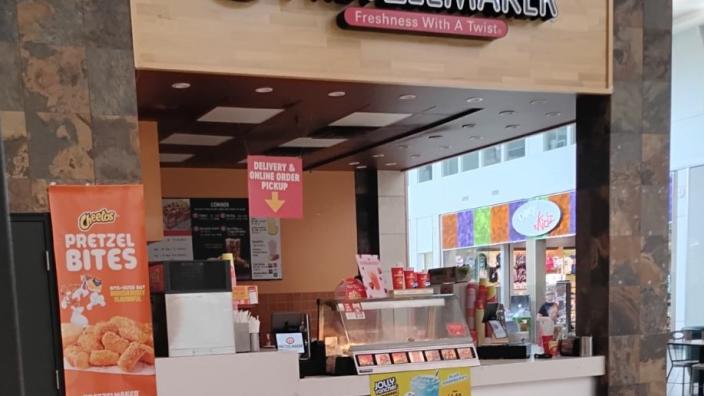 pretzel maker mall