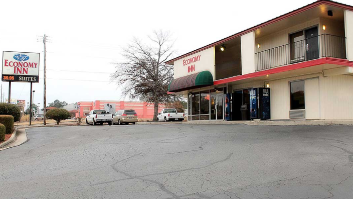 Economy Inn Suites University Drive