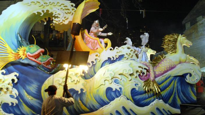 proteus parade throws