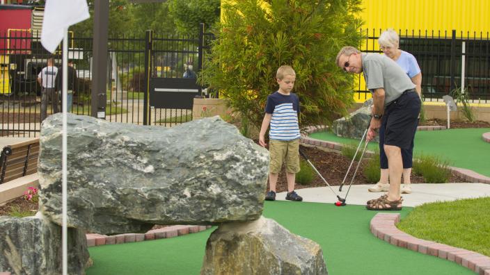 mini golf clapham