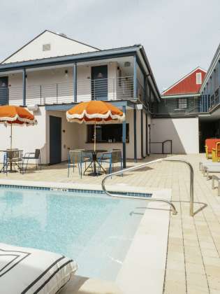 Best Hotel Pools in New Orleans for a Relaxing Getaway