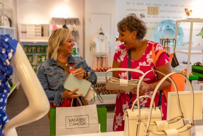 Pleasant Prairie Premium Outlets in Kenosha | Dining & Shops