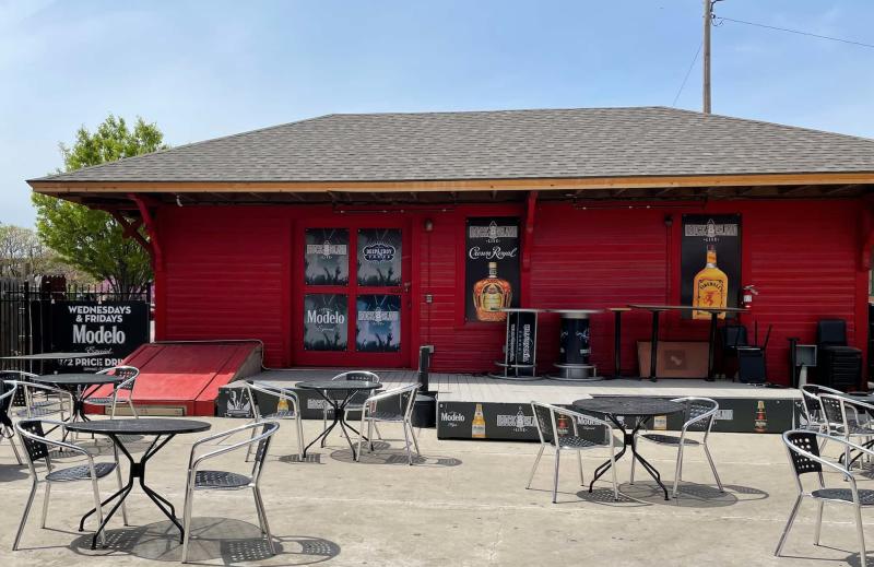50+ Outdoor Patios in Wichita | Restaurants With Outdoor Dining