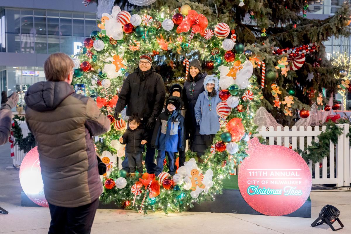 Milwaukee Deer District Holiday Market: What to See, Do, Drink and Chew