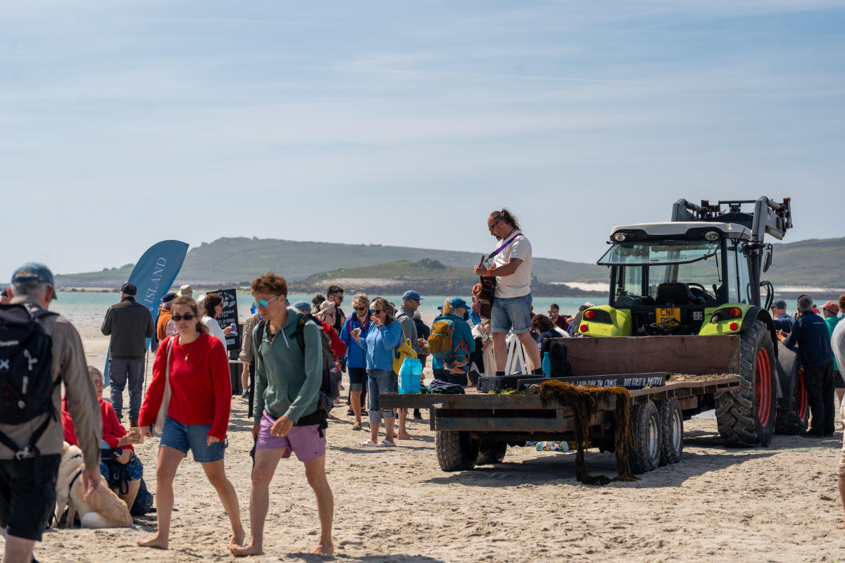 Tresco’s Low Tide Event – Walk Between Tresco & Bryher at Low Tide
