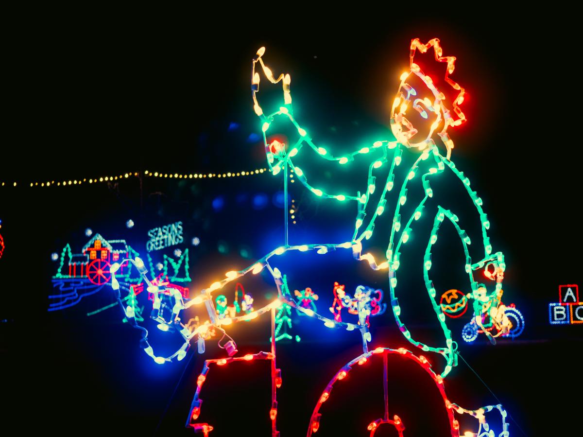 A Christmas Holiday Drive-Thru Light Show in the Great Smoky Mountains ...
