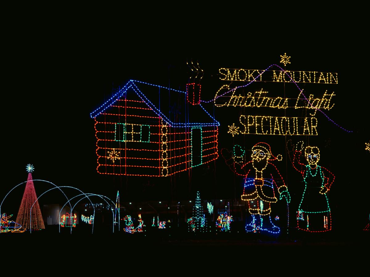 Drive Through Christmas Light Show in Bryson City For Family Fun