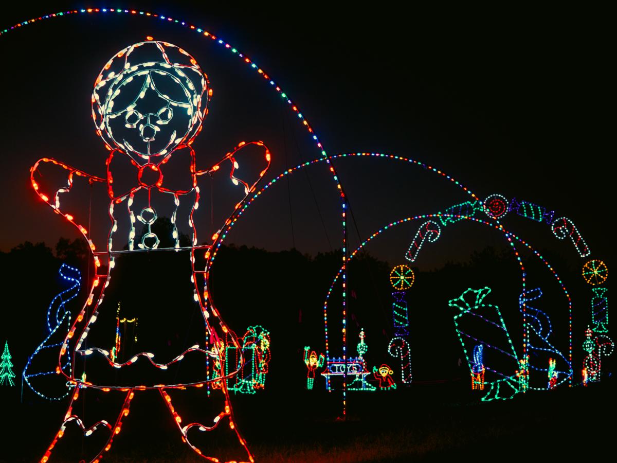 A Christmas Holiday Drive-Thru Light Show in the Great Smoky Mountains ...