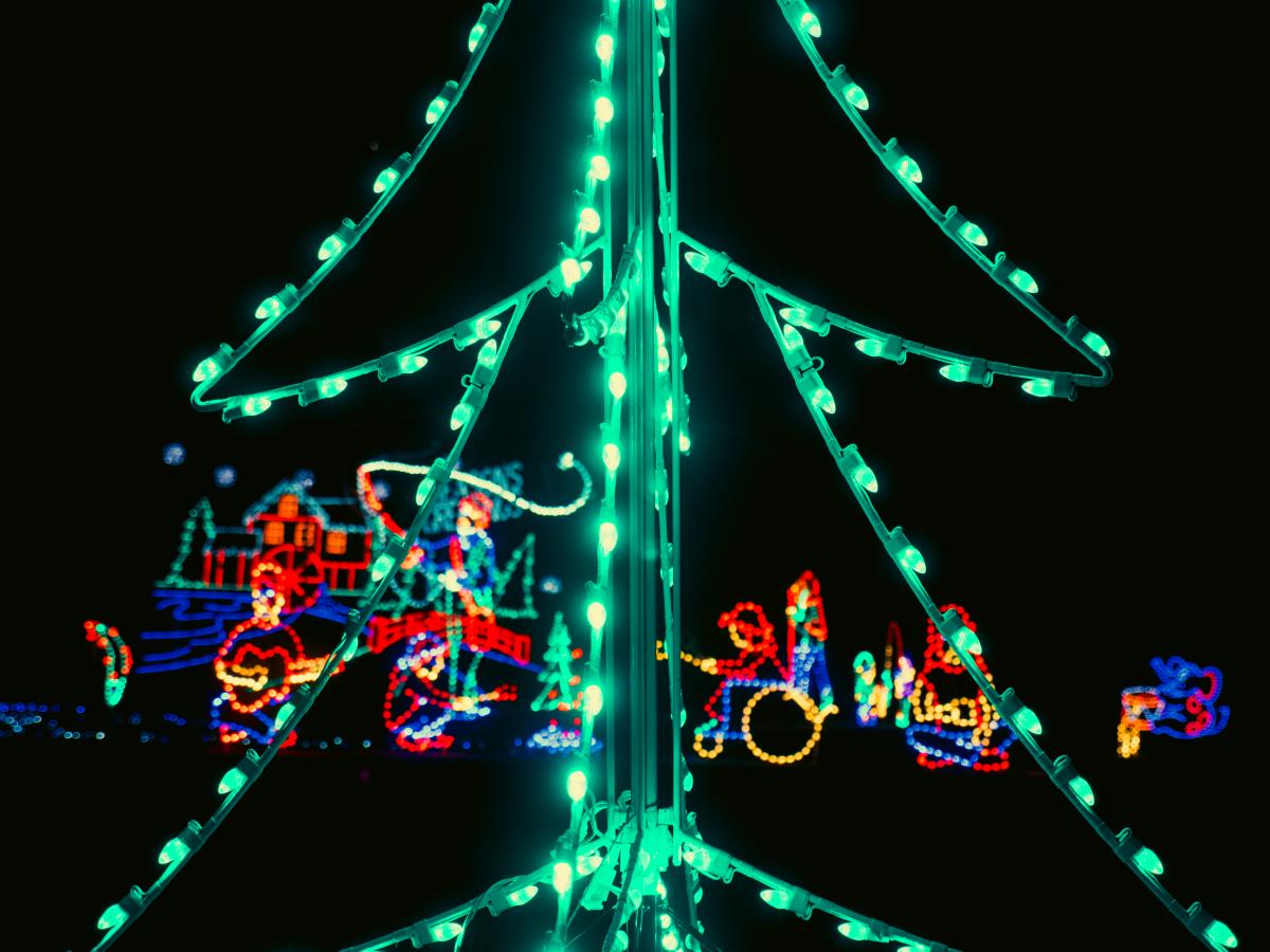 A Christmas Holiday Drive-Thru Light Show in the Great Smoky Mountains ...