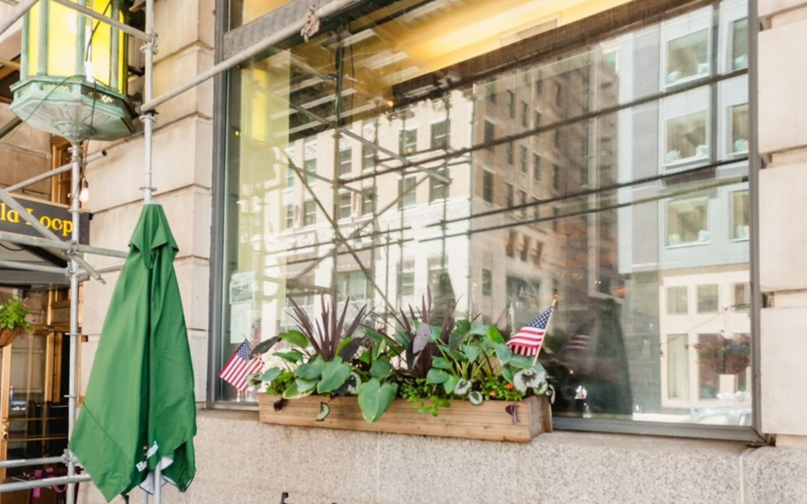 Emerald Loop Bar & Grill | Choose Chicago