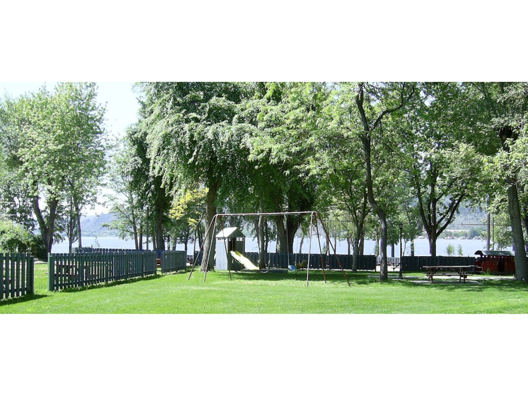 Brookvale Holiday Resort | Travel British Columbia