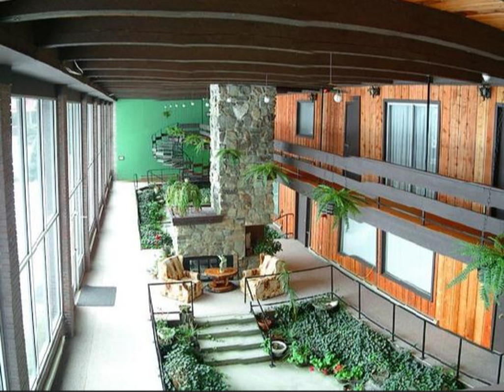 Three Valley Lake Chateau | Travel British Columbia