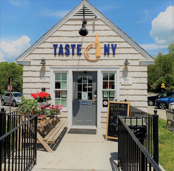 Poughkeepsie Farm Fresh Specialty Shops | Taste of NY Market at Todd ...