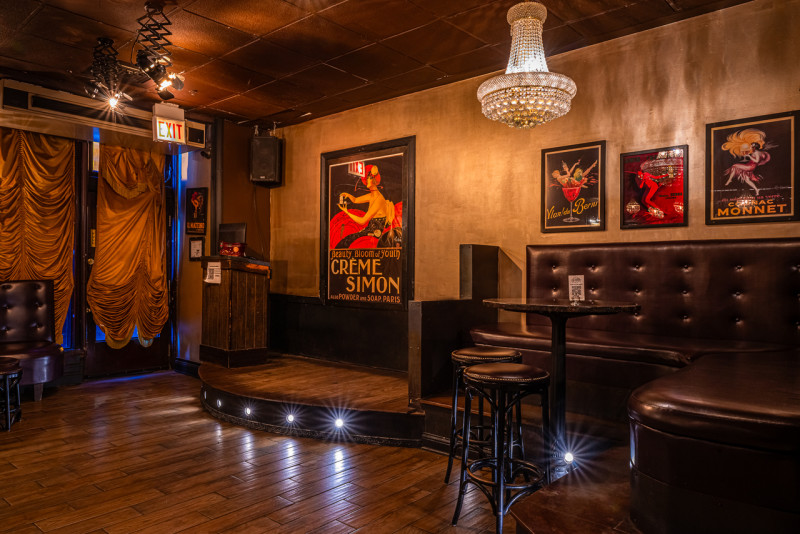 Brando’s Karaoke & Cocktail's In The Loop | Choose Chicago