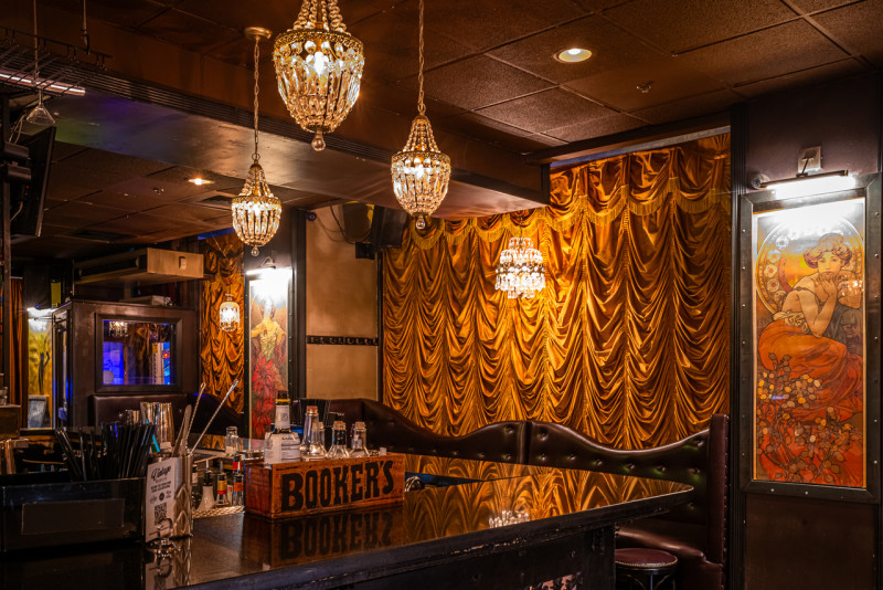 Brando’s Karaoke & Cocktail's In The Loop | Choose Chicago