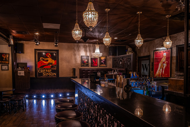 Brando’s Karaoke & Cocktail's In The Loop | Choose Chicago