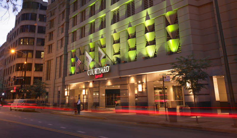 Courtyard Chicago Downtown/River North | Choose Chicago