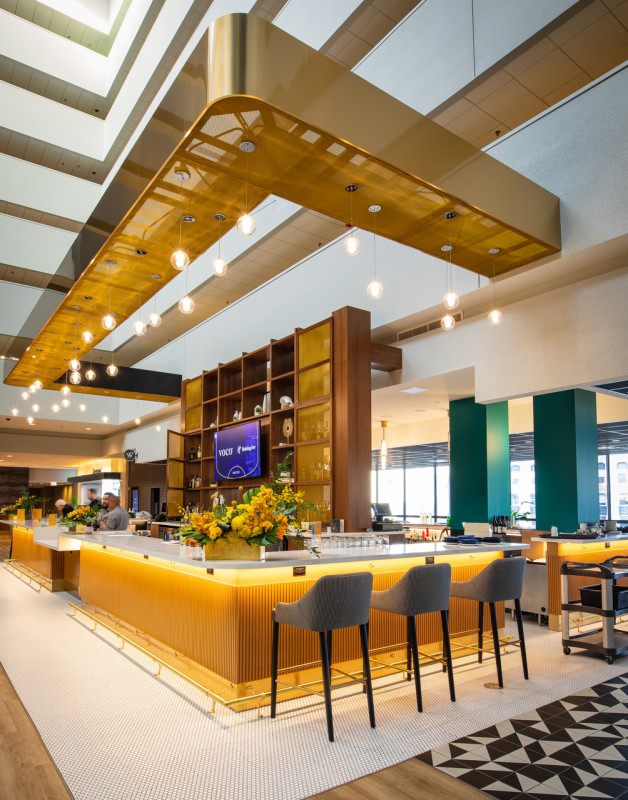 Holiday Inn Chicago Downtown Wolf Point | Choose Chicago