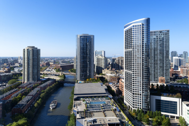 Holiday Inn Chicago Downtown Wolf Point | Choose Chicago