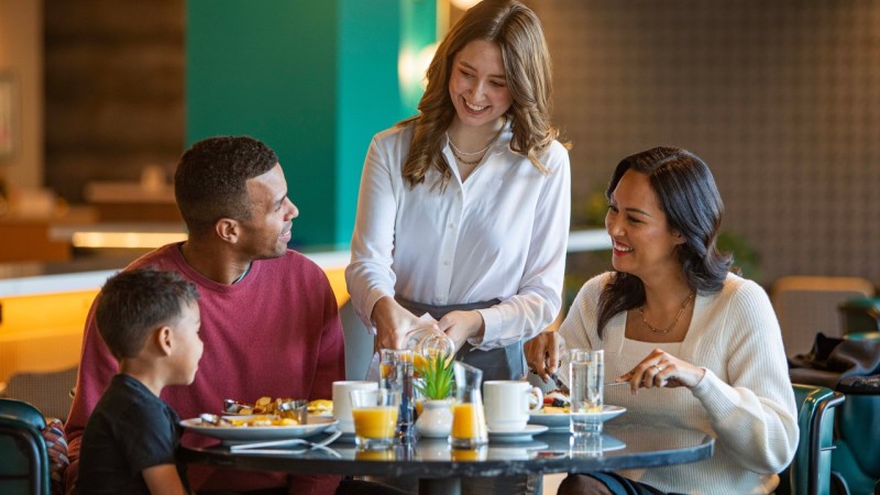 Holiday Inn Chicago Downtown Wolf Point | Choose Chicago