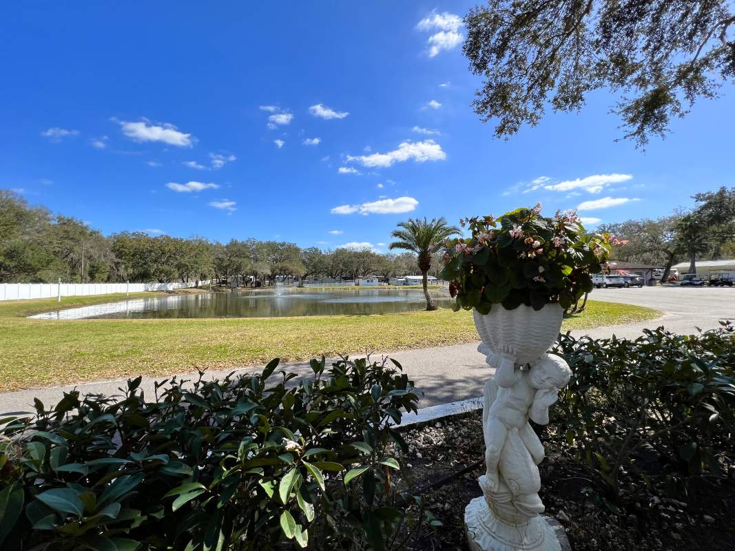 Southern Aire RV Resort in Thonotosassa | VISIT FLORIDA