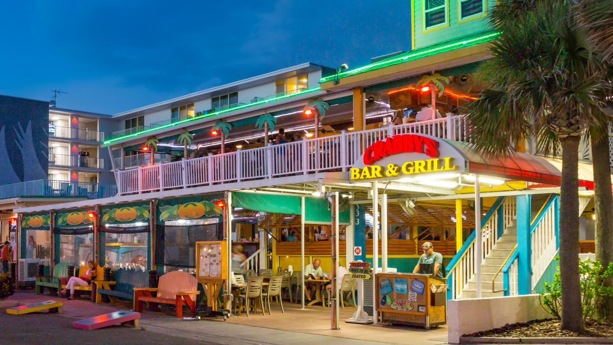 Crabby's Beachwalk Bar & Grill in Clearwater Beach | VISIT FLORIDA