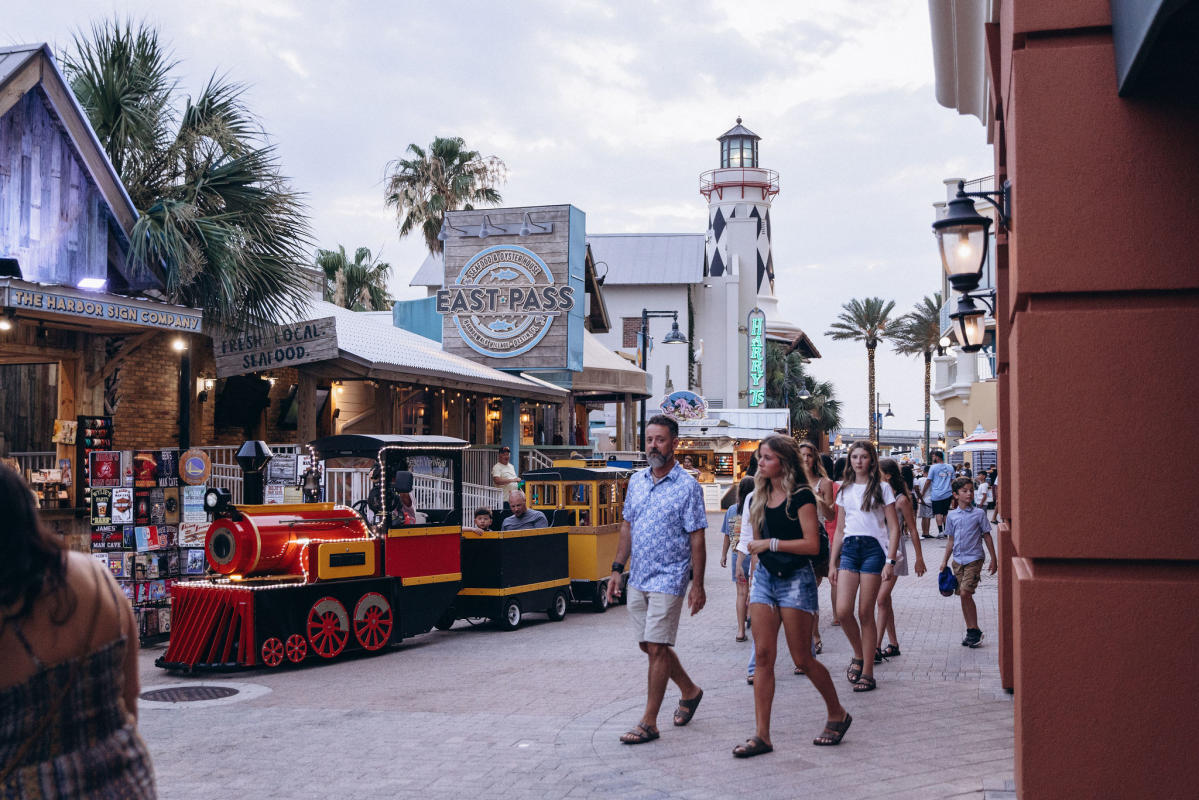 HarborWalk Village in Destin | VISIT FLORIDA