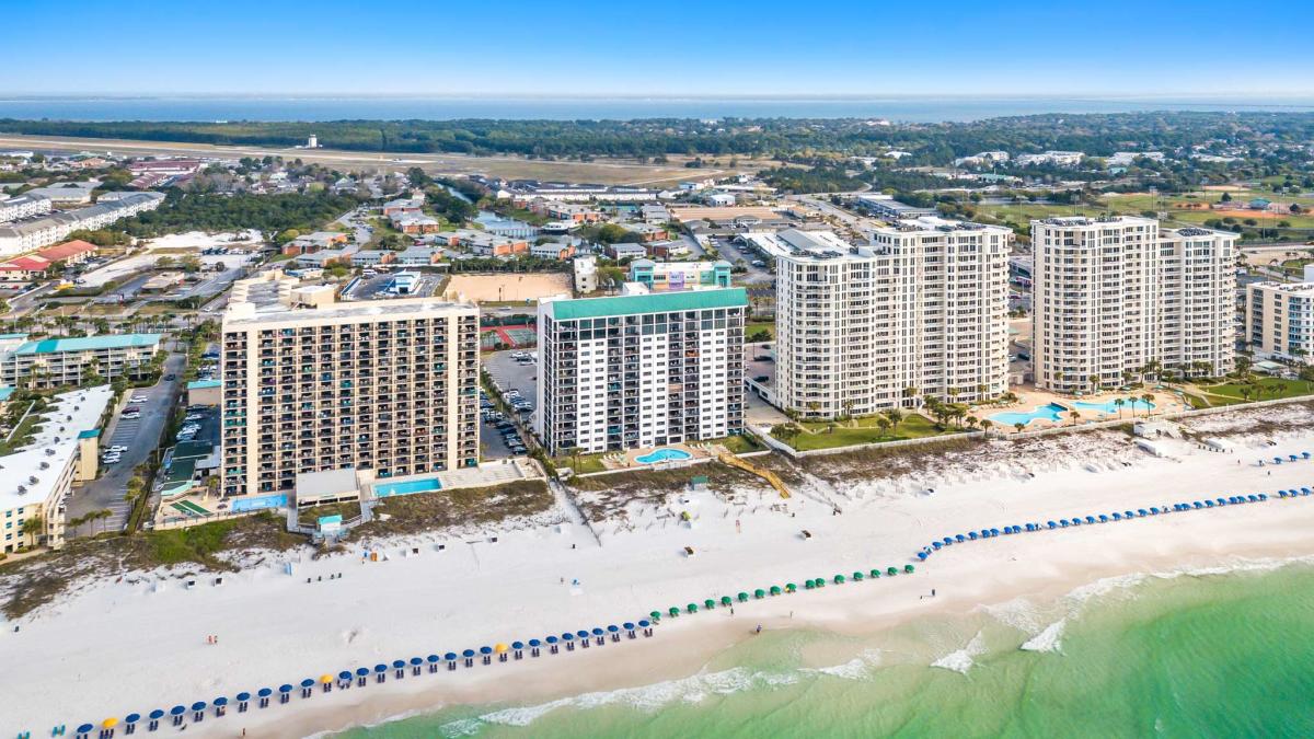 Emerald Towers by Scenic Stays in Destin | VISIT FLORIDA