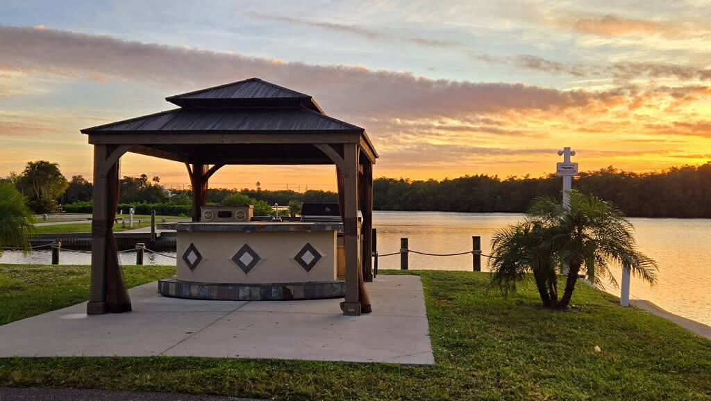 Upriver Campground RV Resort in Fort Myers | VISIT FLORIDA