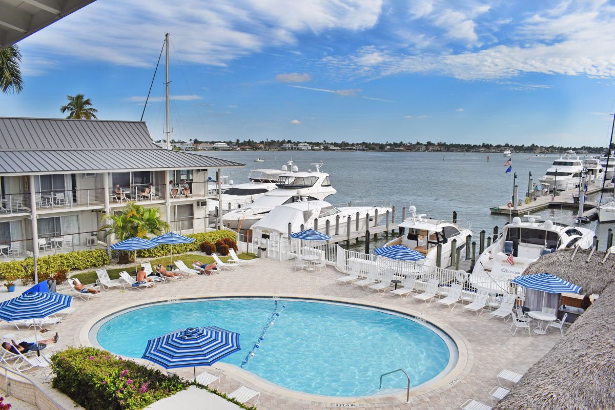 Nora Cove Inn Naples Crayton Cove In Naples, FL | Shopping District