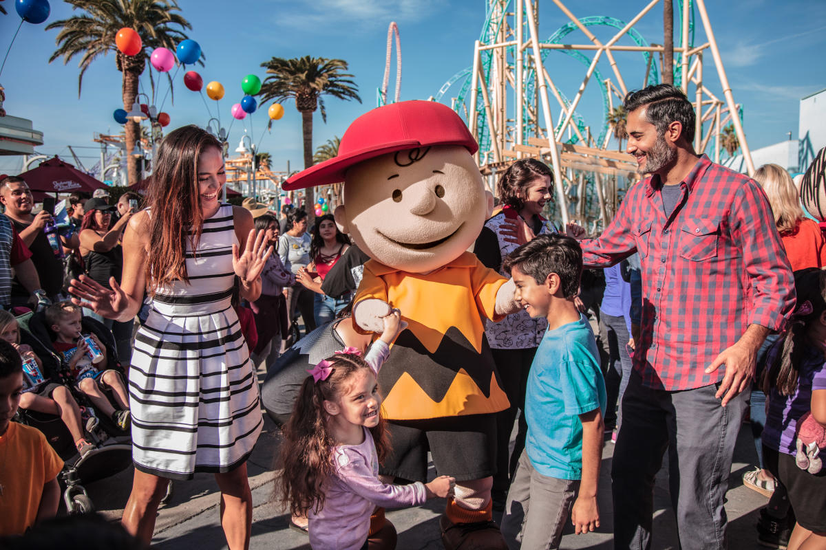 Celebrate with the PEANUTS Gang at Knott's Berry Farm