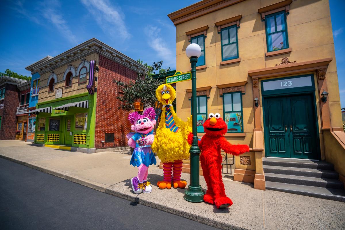 Elmo’s Springtacular Brings Springtime Fun and a Special Guest ...