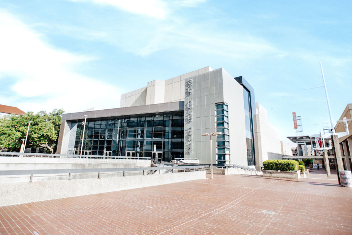 Home [theatre.raisingcanesrivercenter.com]