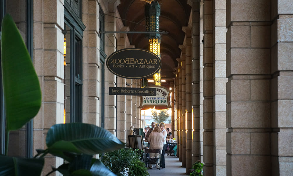 Your Complete Guide to Shopping Small (& Why It Matters)