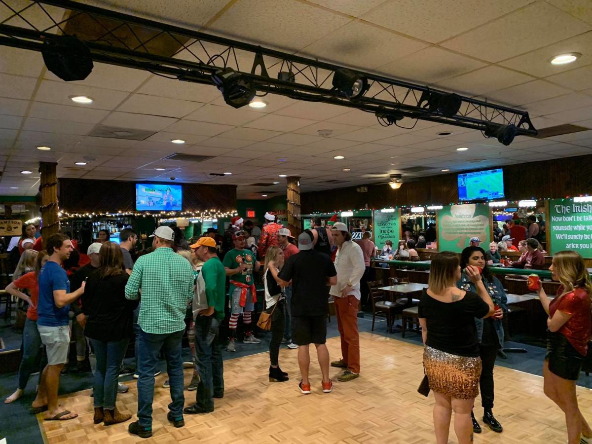 Dive Bars in Beaumont, TX | Discover Neighborhood Hangouts