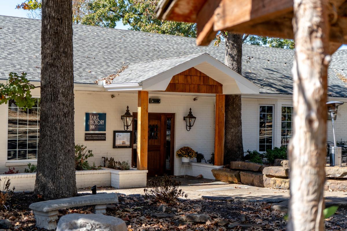 Table at the Hickory Inn: Historic Restaurant with Rich Flavors