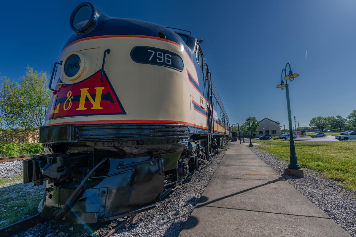 Bluegrass Train Experience Departs the Bowling Green Station; Chugs ...