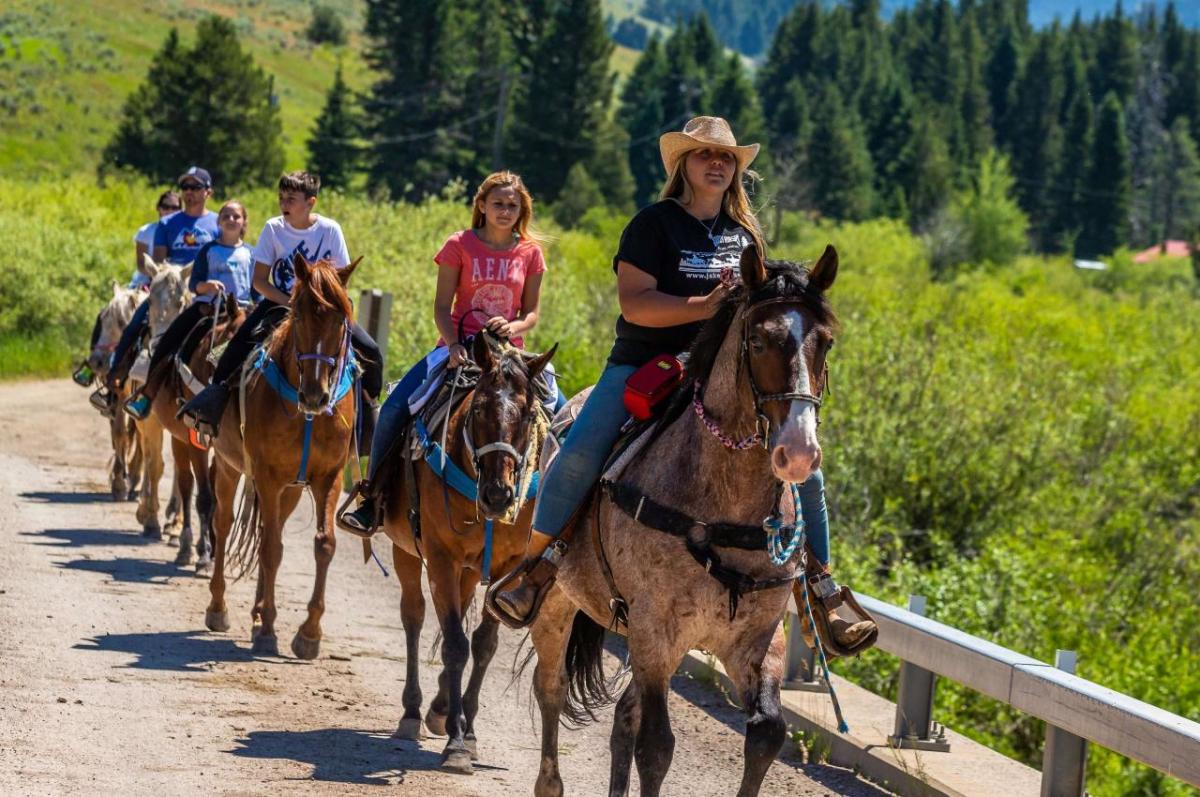 Horseback Riding | Visit Big Sky