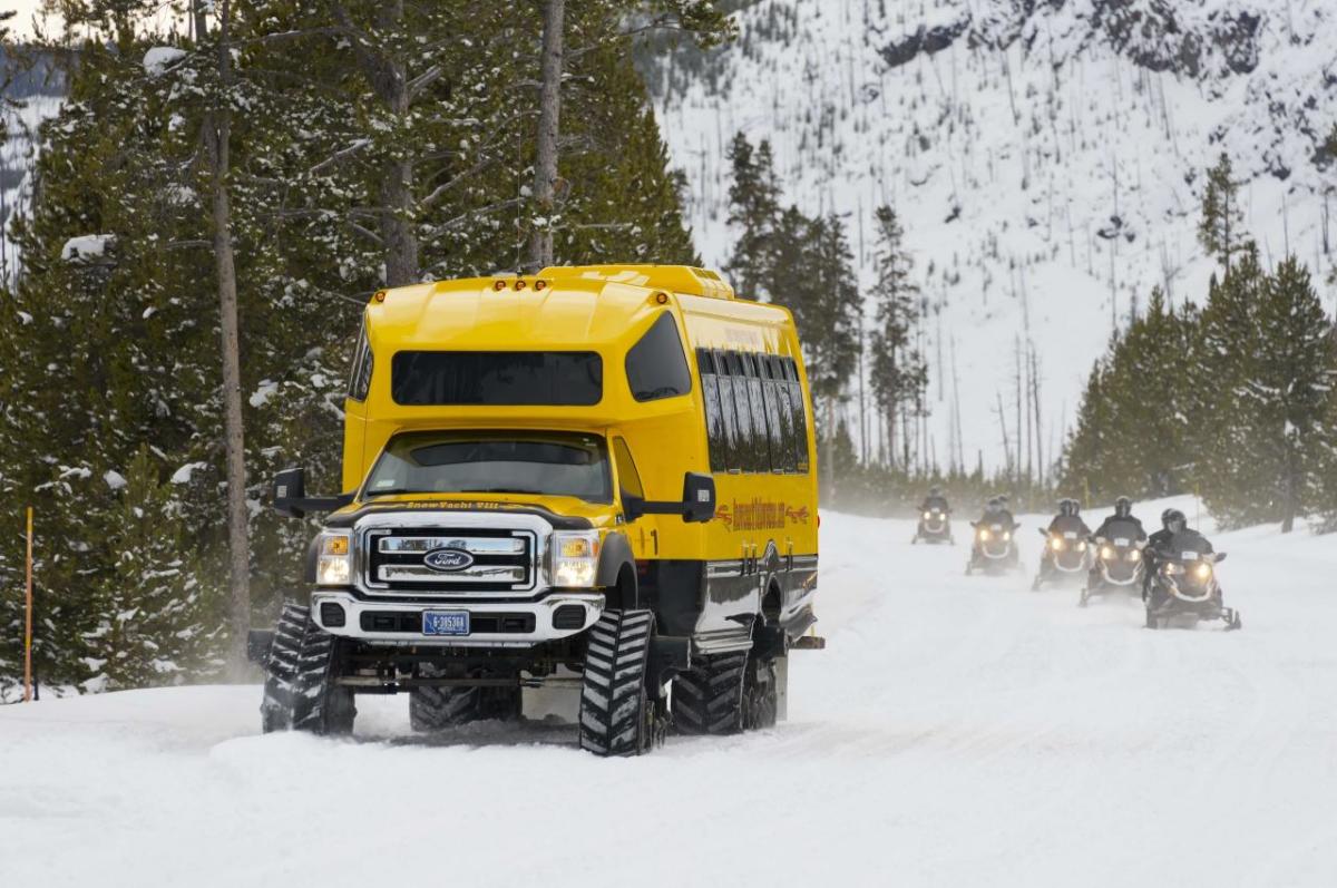 Snowcoach Tours to Yellowstone National Park | Visit Big Sky