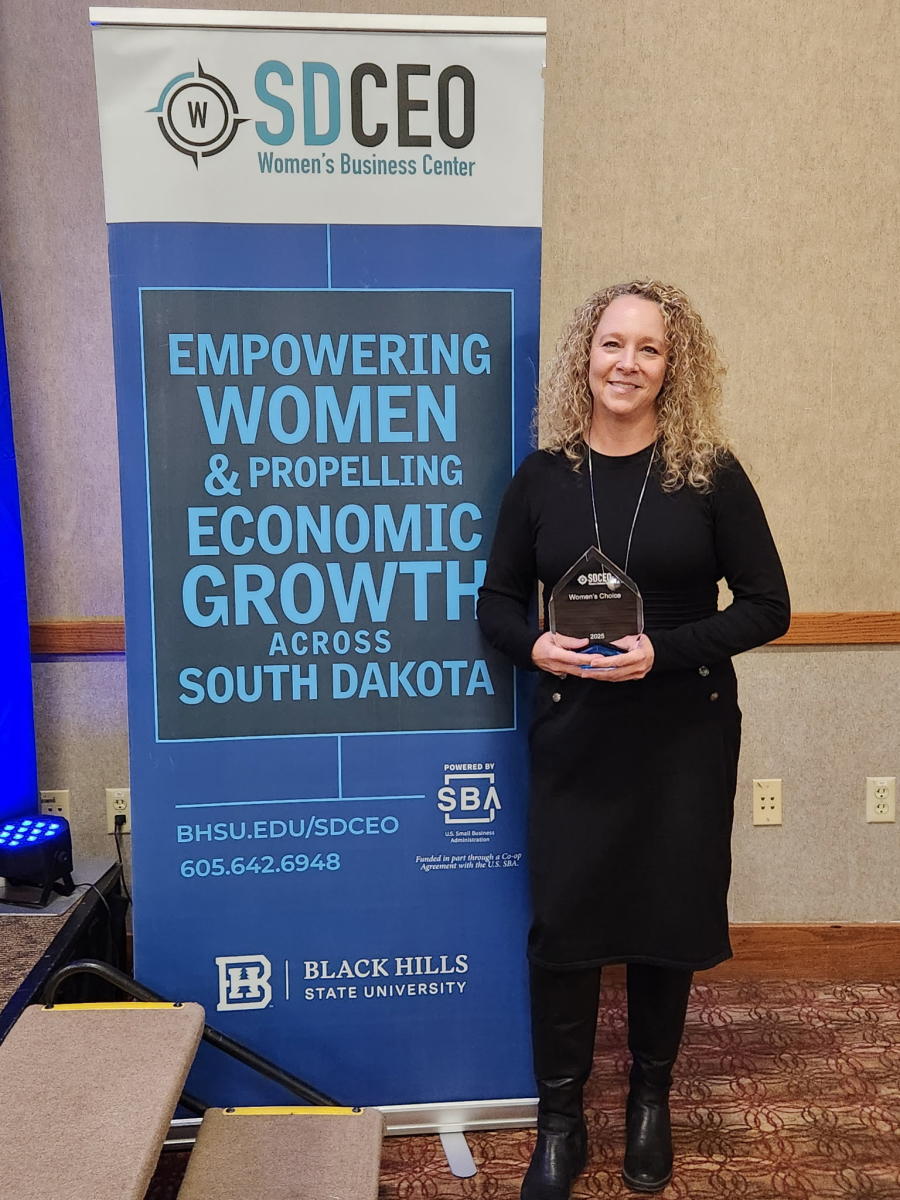 Michelle Thomson Receives Woman’s Choice Award at Statewide Women in ...