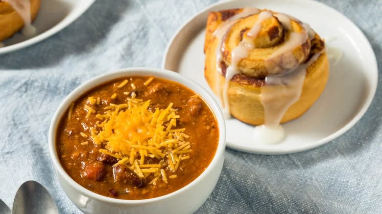 Chili and Cinnamon Rolls in the Black Hills & Badlands | Midwest Winter ...
