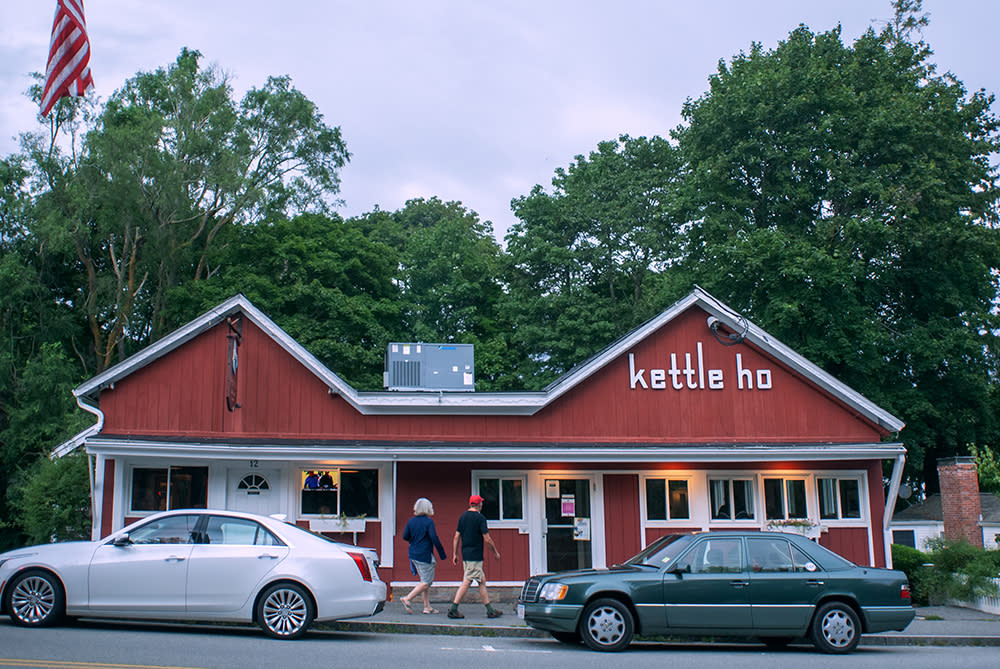 Best Dive Bars on Cape Cod | Delicious Food & Drinks