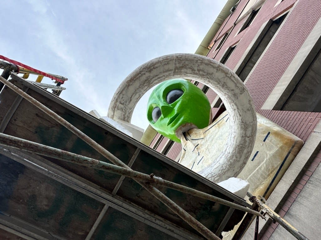 Clive - A thirty-foot green alien - lands in Covington, Ky.