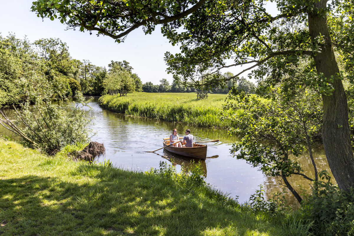 Enjoy Summer on the Water with Boating Activities in Colchester