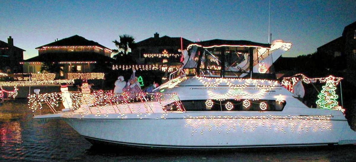 Brighten Your Holidays With These Illuminated Boat Parades